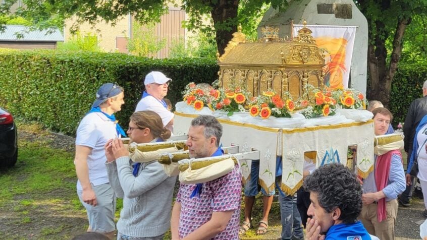 Le 483° Grand Tour de Notre-Dame de Basse Wavre en images - CathoBel