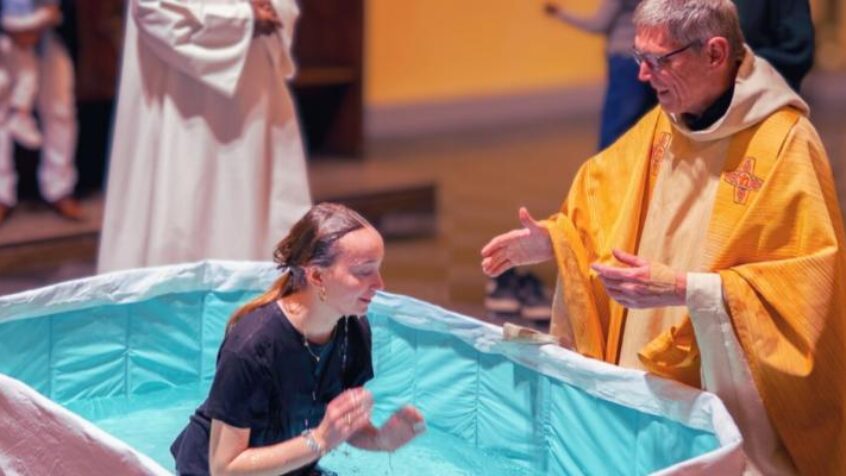 Vigile pascale: A Visé, cinq jeunes ont été baptisés par immersion ...